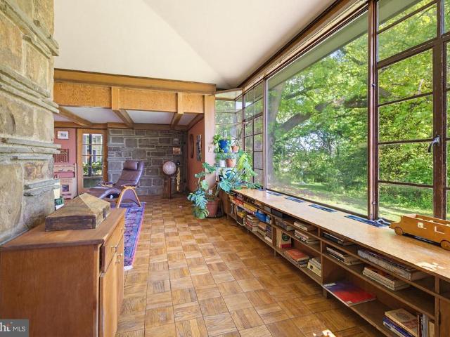 535 E Roseville Road