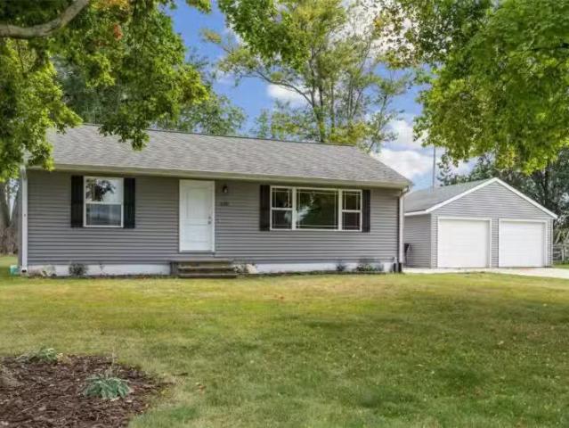 535 FREESEWAY DR, ROBINS, IA 52328 Single Family Residence For.