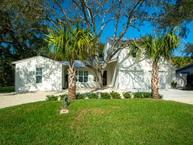 535 Honeysuckle Ln, Vero Beach, FL 32963 | MLS #248626
