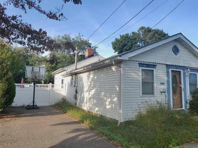 535 Outlook Ave, West Babylon, NY 11704