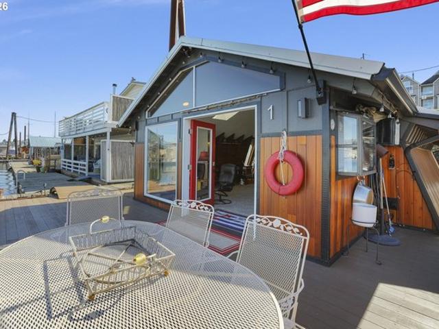 535 NE Bridgeton Rd Slip 1, Portland, OR 97211