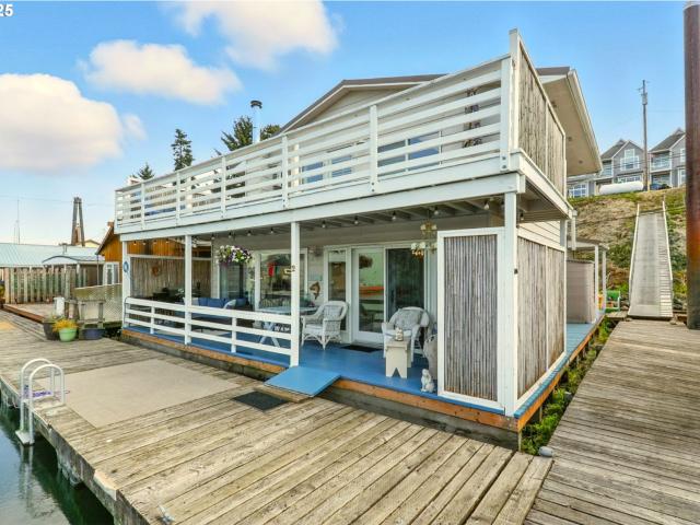 535 NE Bridgeton Rd, Unit 2, Portland, OR 97211 | MLS #561489 | Compass