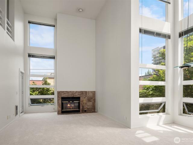 535 Summit Avenue E # 403