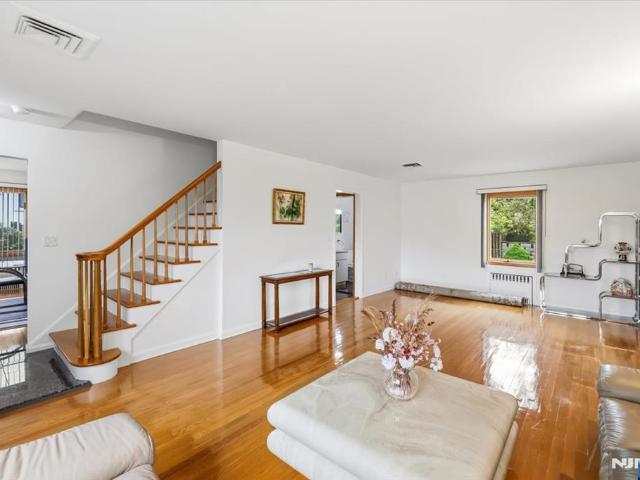 535 Summit
