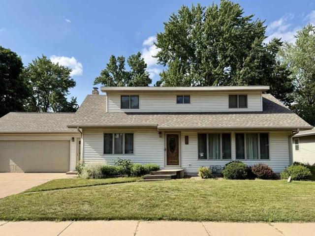 535 Park Ave, Waupaca, WI 54981