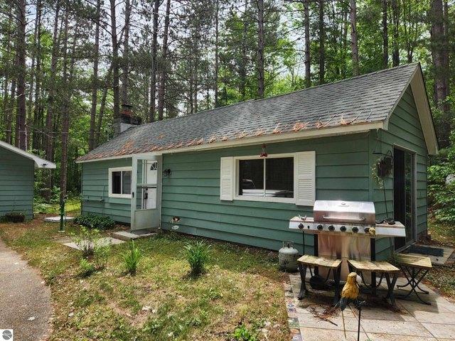 5364 Blue Lake Rd NE, Kalkaska, MI 49646