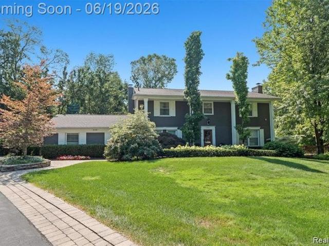 5365 Van Ness Ct, Bloomfield Hills, MI 48302