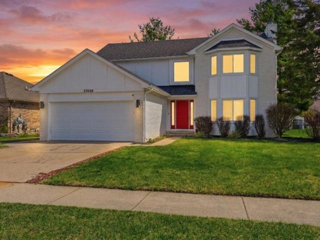 53698 Cranston Dr, Macomb, MI 48042