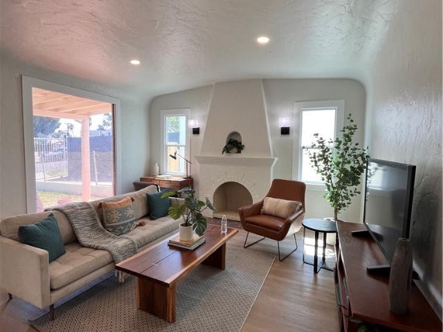 5369 Oakland Street