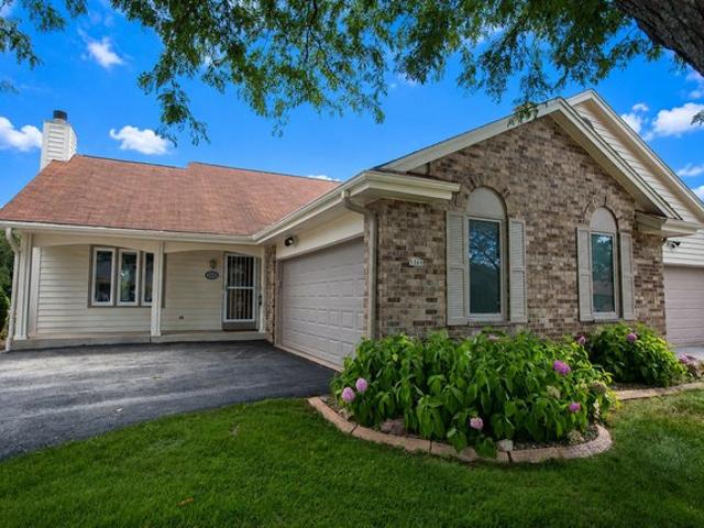 5360 S Cambridge Ln, Greenfield, WI 53221