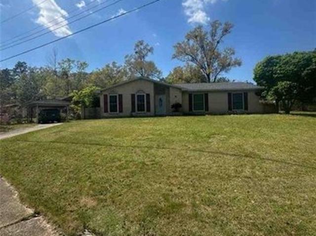 5361 Larchmont Dr, Mobile, AL 36693