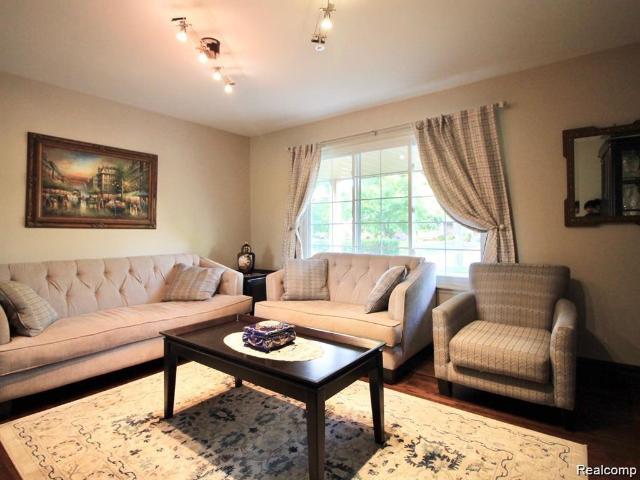 5363 English Drive