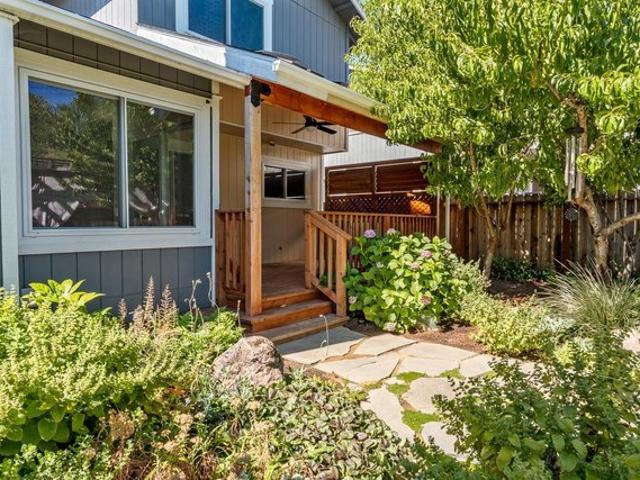 536 Capps Ln, Ukiah, CA 95482