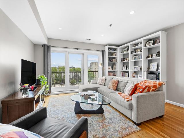 536 Grand St # 604