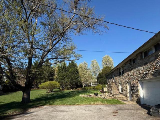 536 Hampton Lane