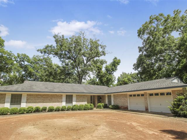 536 Oak Drive