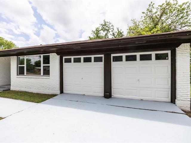 536 Lakeshore Drive