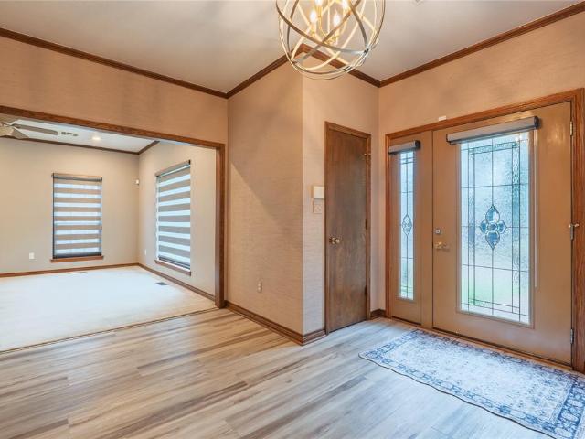 536 Lakeside Court