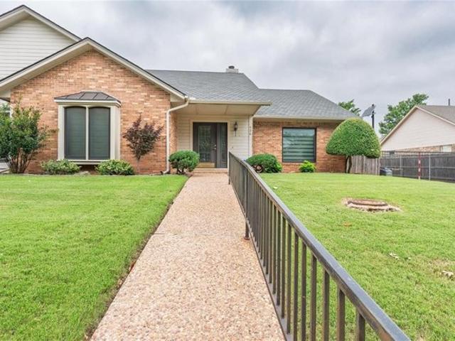 536 Lakeside Ct, Shawnee, OK 74801