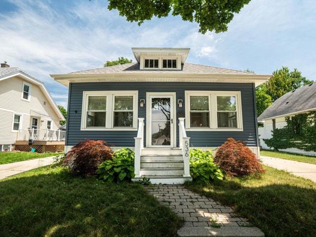 536 N 61st St, Wauwatosa, WI 53213