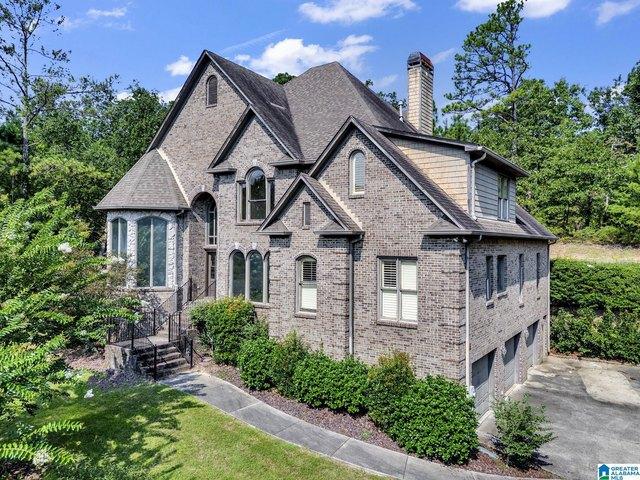 536 N Lake Cove Cir, Hoover, AL 35242