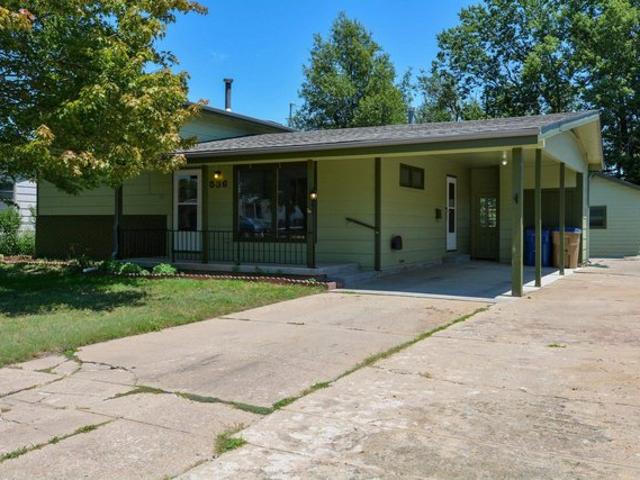 536 N Meeds Dr, Valley Center, KS 67147
