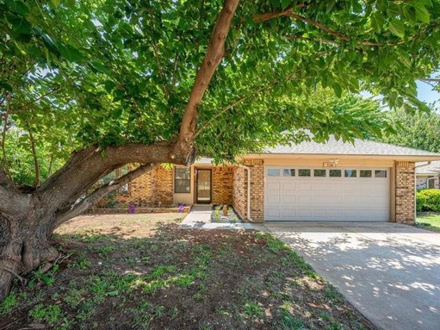 536 NW 168th St, Edmond, OK 73012
