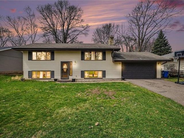 536 Riviera Dr, New Brighton, MN 55112