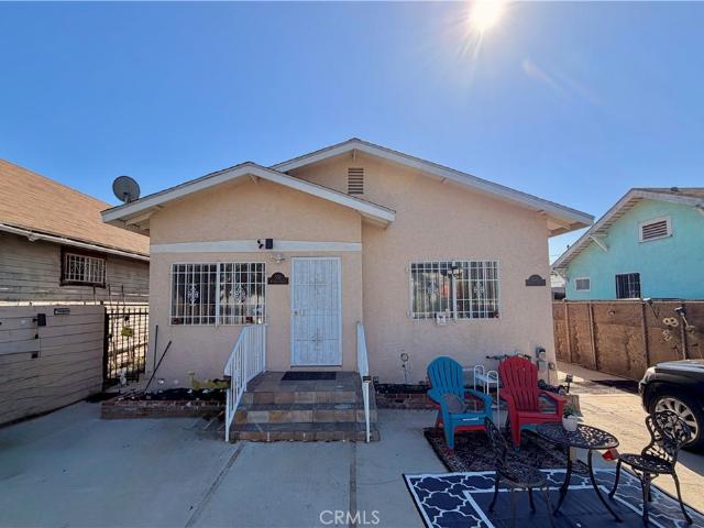 536 W 42nd St, Los Angeles, CA 90037 | MLS #SR26035 | Compass