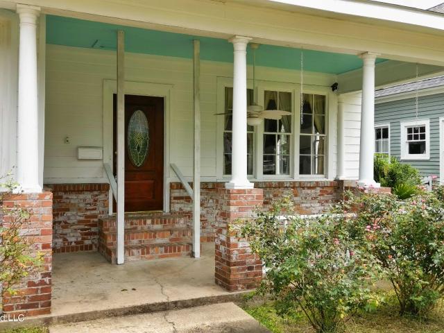 536 W Chickasaw Street