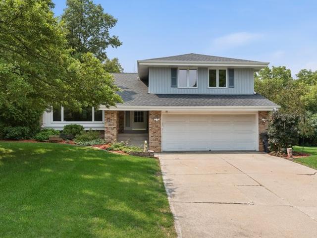 5377 S 48th St, Greenfield, WI 53220