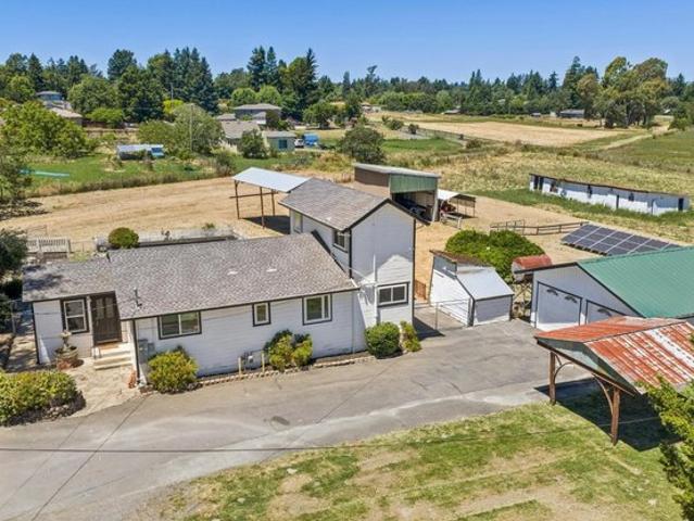 5370 Daywalt Ln, Sebastopol, CA 95472
