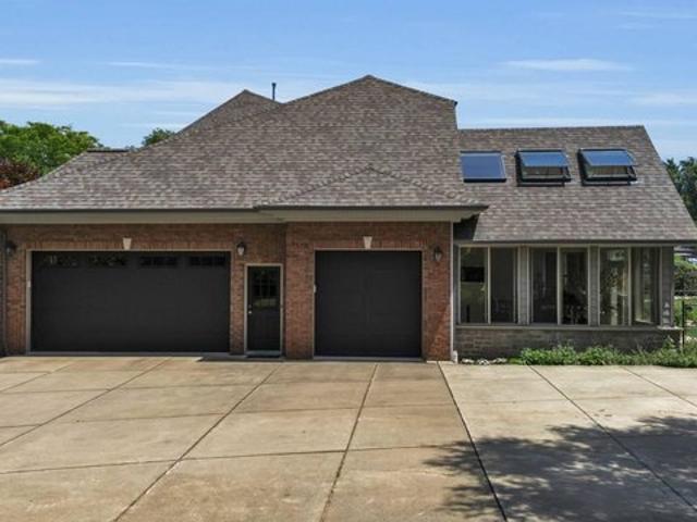5370 Kraus Rd, Clarence, NY 14031