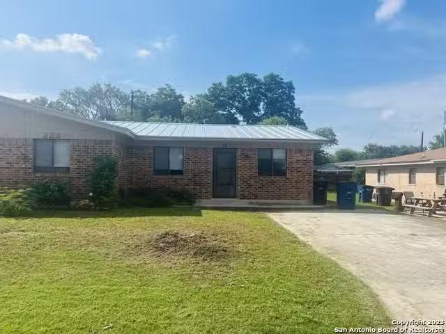 53717298 222 Redbud Ln