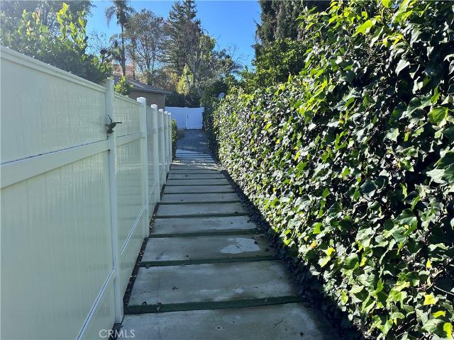 5371 Topeka Dr, Tarzana, CA 91356 | MLS #SR26046 | Compass