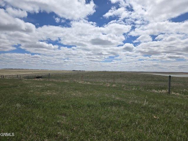 5372 80th St SE, Lehr, ND 58460