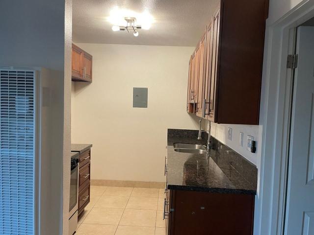 537 43A 1 Bedroom Apartment for Rent at 537 537 & 543 S. East St Anaheim, CA 92805 The Colony