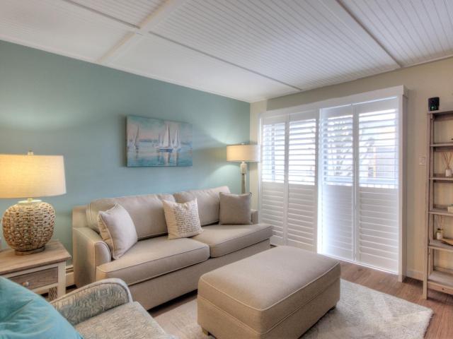 537 B Bay Ave