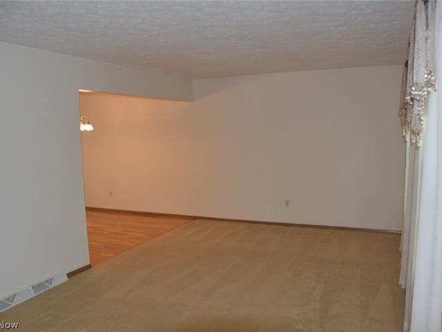 537 Howells Court