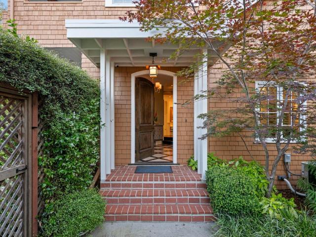 537 Hurlingham Avenue