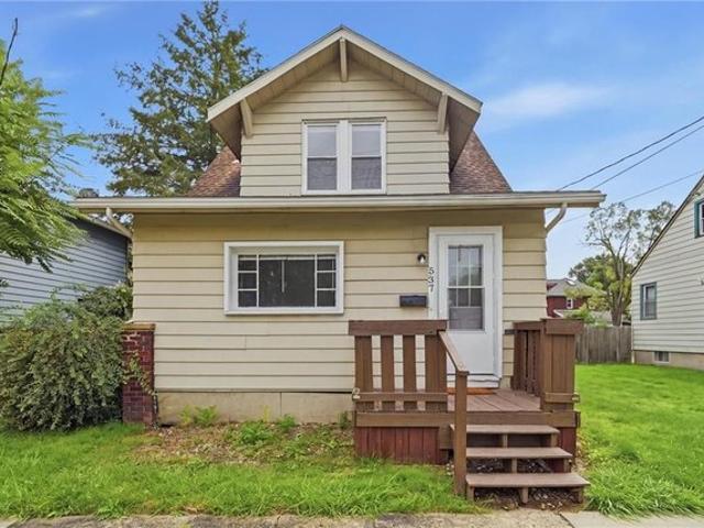 537 McClure Ave, Sharon, PA 16146