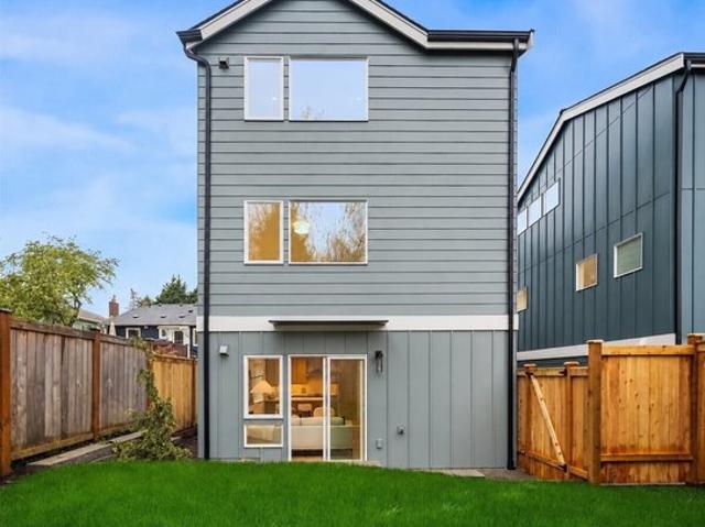 537 N 70th St, Seattle, WA 98103
