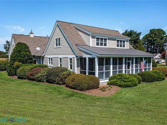 537 Natty Point Ln, Kilmarnock, VA 22482