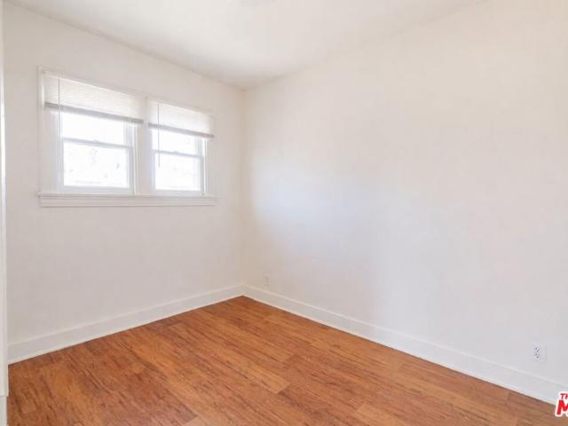 537 S Kenmore Avenue 400