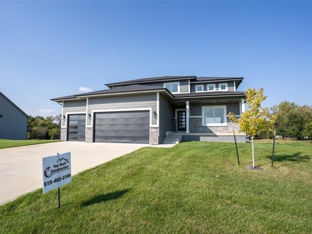 537 SE Walnut Woods Dr, West Des Moines, IA 50265