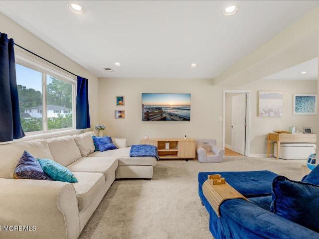 537 Roxbury Road