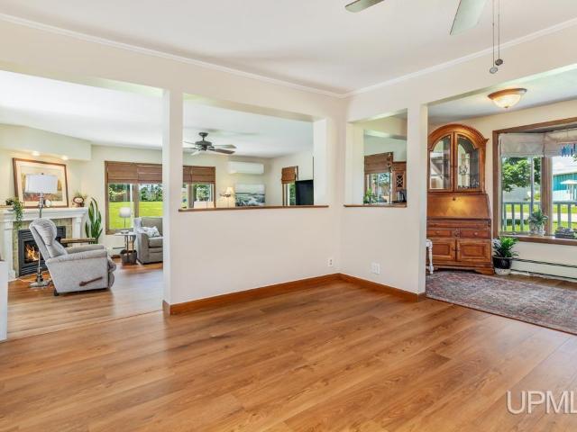 537 W Breitung Avenue