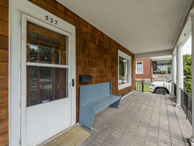 537 W Green Street