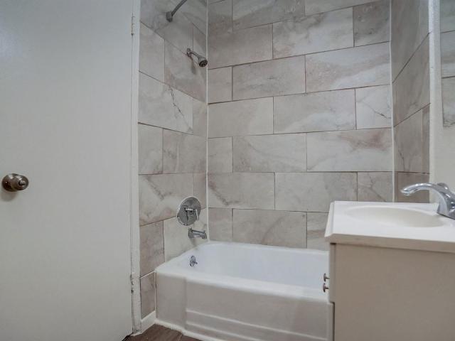 537 W. Hyde Park Blvd 2 Bedroom Apartment for Rent at 537 W Hyde Park Blvd, Inglewood, CA 90302 North Inglewood