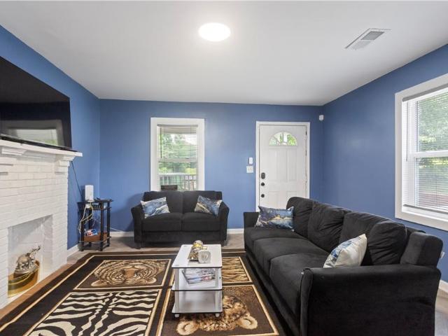 537 W Lake Avenue NW